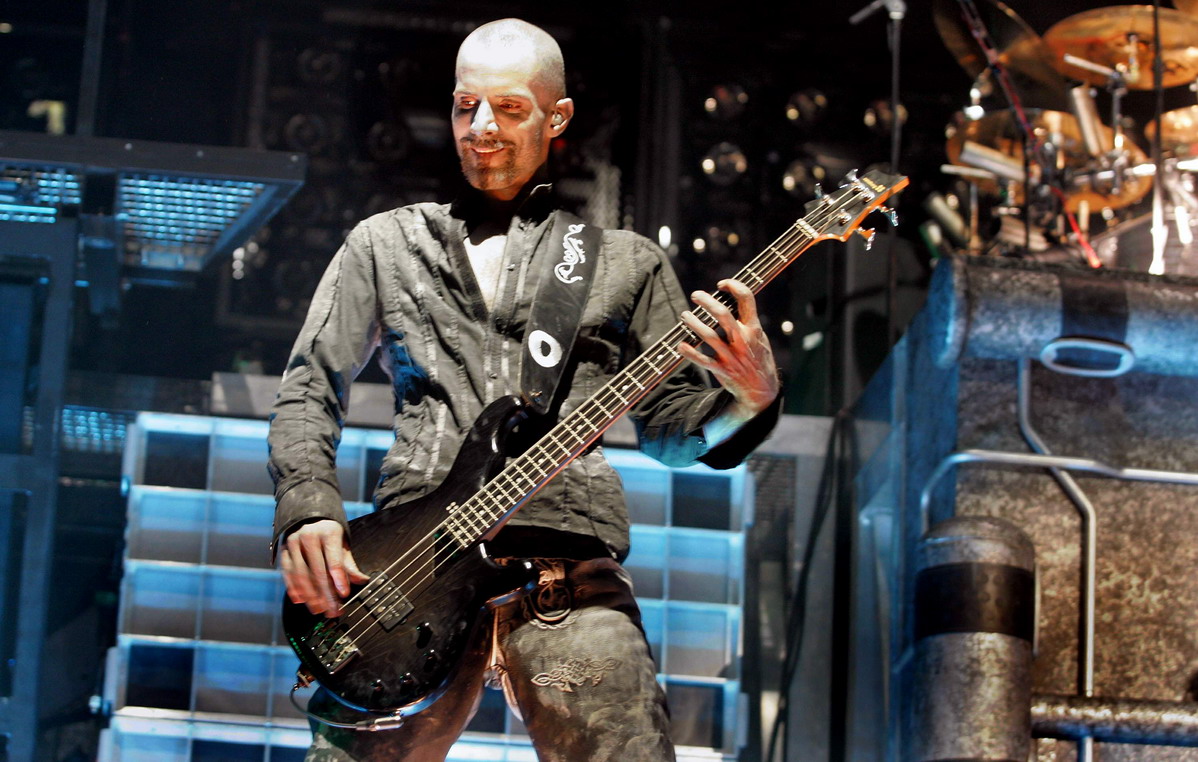 Nace Oliver Riedel bajista de Rammstein